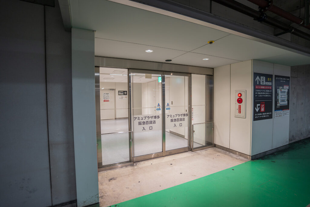 KITTE博多・JR博多シティ駐車場の入り方と駐車場のエレベーターホール