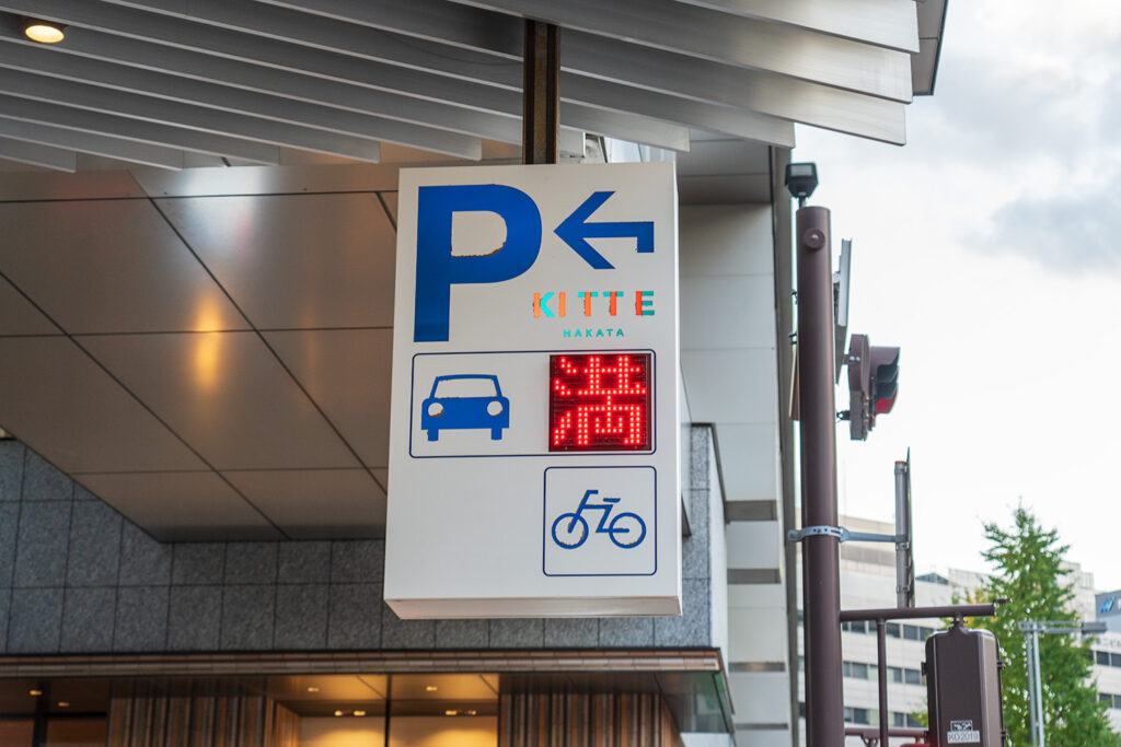 KITTE博多・JR博多シティ駐車場の入り方と駐車場のエレベーターホール