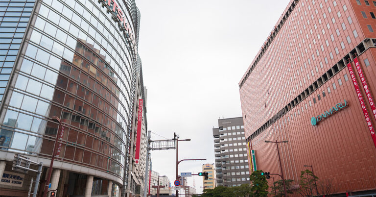 福岡天神の駐車場のマップと行き方、営業時間と料金などを写真と動画で紹介